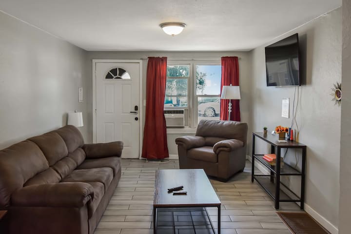 Cozy King Bed Hideaway Near Top Concerts & Sports - Montbello - Denver