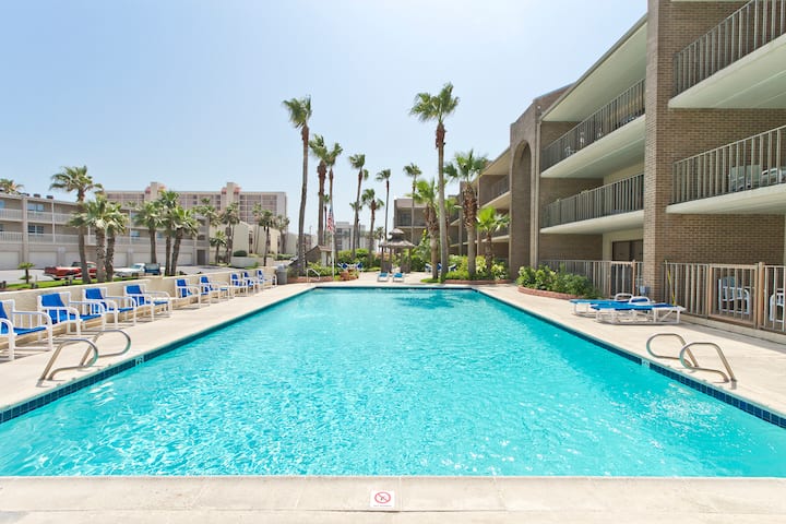 *Pool & Hot Tub-patio & Grill *1/2 Block To Beach - South Padre Island, TX