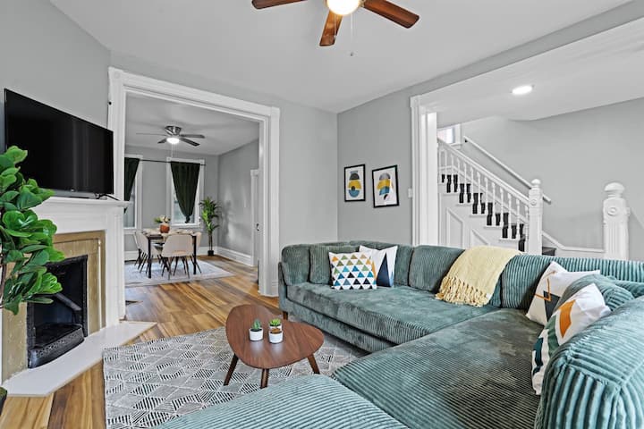 Modern Luxury Retreat |Pet-friendly |Hot Tub |Bbq - Saint-Louis, MO