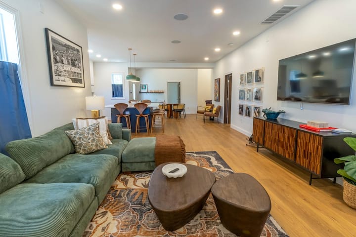 Bold & Fun Getaway Steps From Train & Beach - New Buffalo, MI