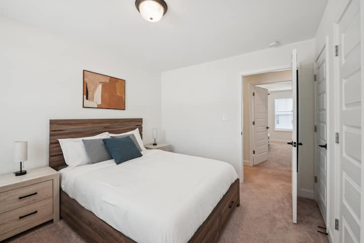 Arte Luxury Townhomes Q4 I Comfy 2 Bed 2.5 Bath - Clarksville, TN
