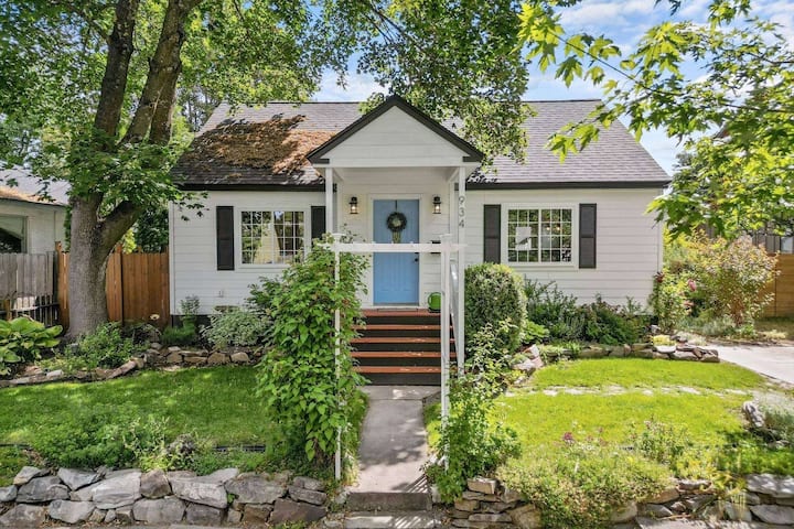 Dog-friendly-blue Door Breeze In Midtown Cda - Coeur d'Alene, ID
