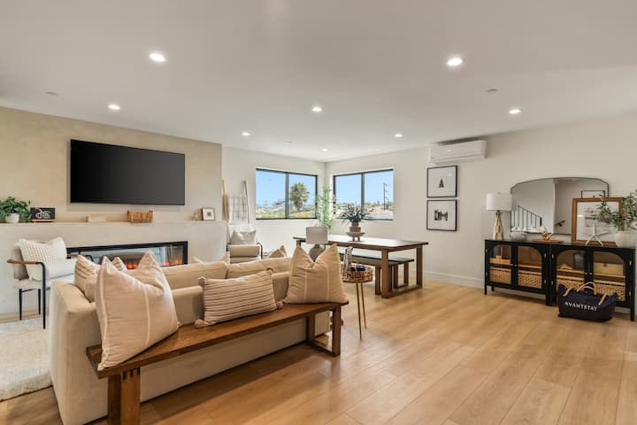 Modern Beach House, Sleeps 13 | Point View Retreat - San Diego, CA