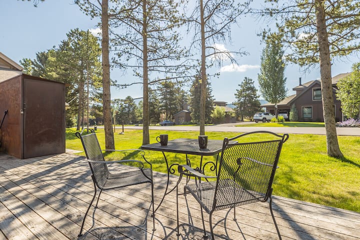 Big Sky Condo | Nordic Ski & Golf Access + Hot Tub - Big Sky, MT