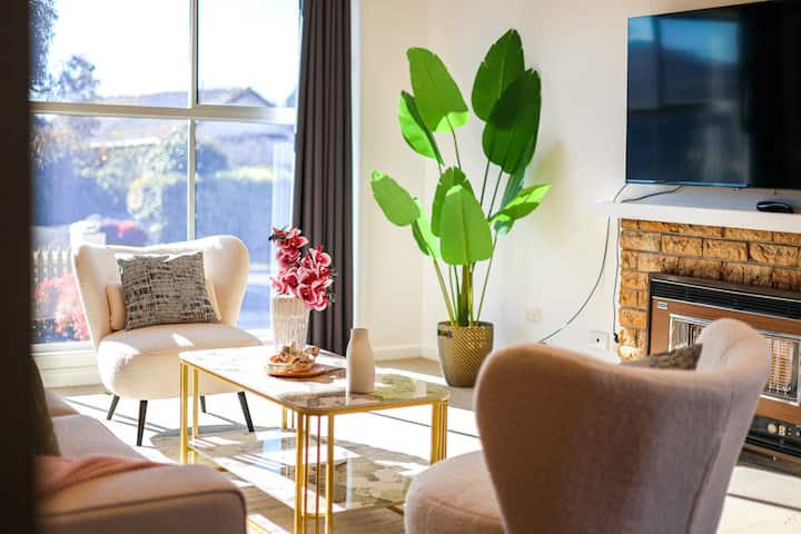 Stayau Wendouree 4brm Escape Roomy Two-floor - Ballarat