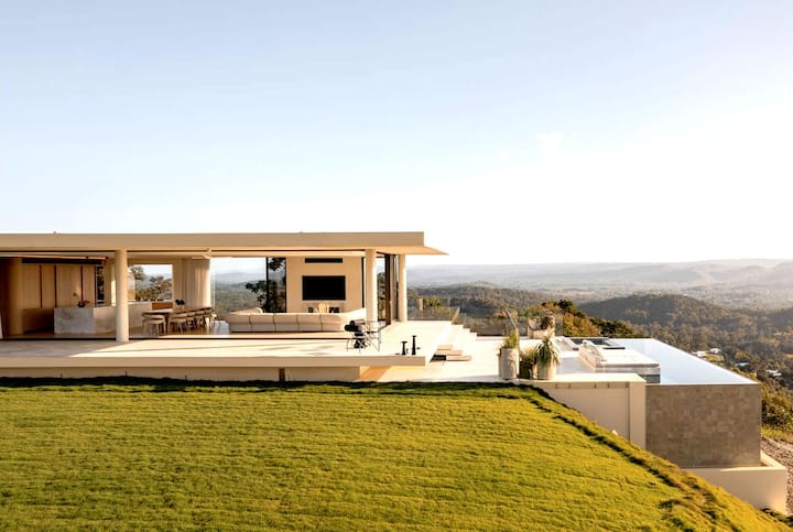 Luxury Villas Amar (Panoramic Views) - Cooroy