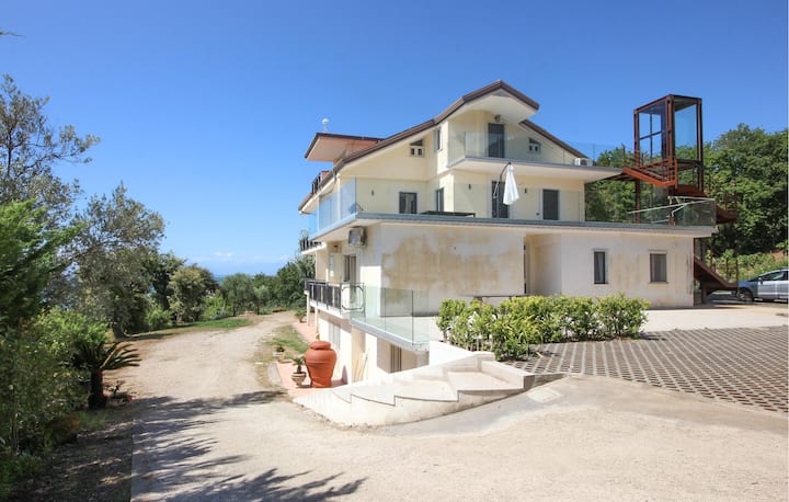 Stunning Apartment In Agropoli - Agropoli