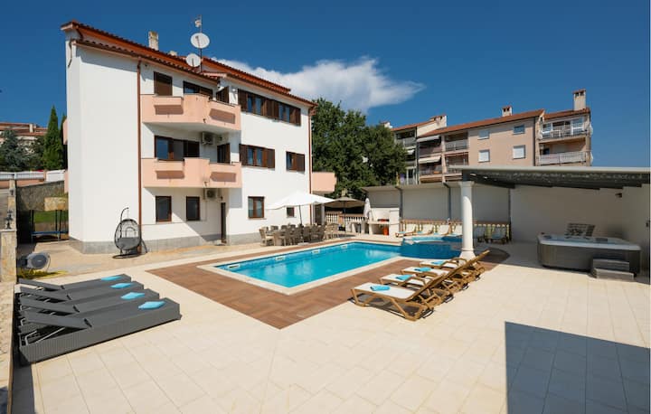 Awesome Home In Pula With Sauna - Fažana
