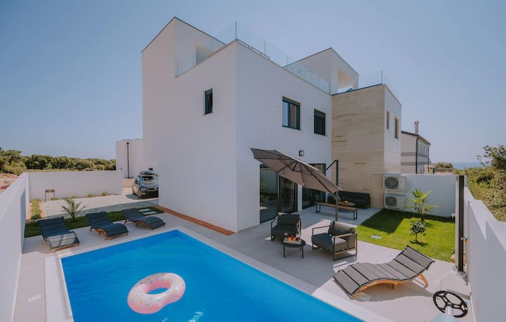 Beautiful Home In Mandre - Mandre