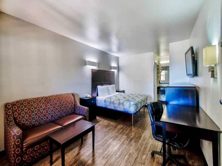 Motel 6 Arlington, T_1 King Bed | Nmsk, - Arlington, TX