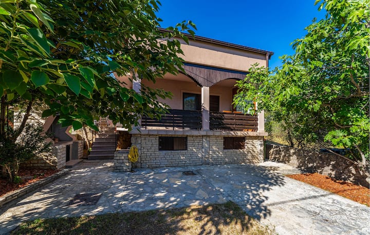 Beautiful Home In Starigrad - Paklenica With Wifi - Starigrad