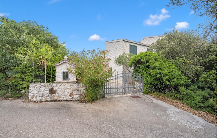 Amazing Home In Rogoznica With Wifi - Croatia