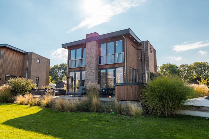 Maas Villa Waterside With Wellness | 10 Persons -