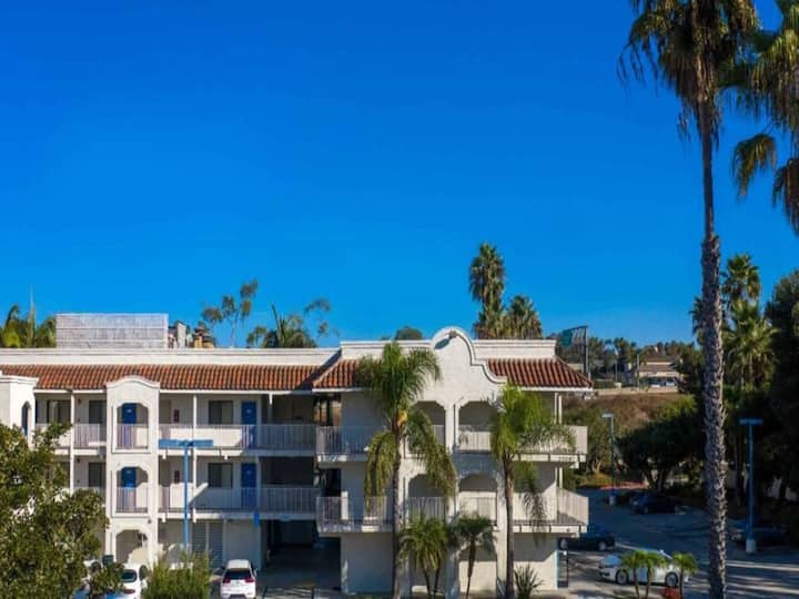 Ms6 California | 1 Lit King | - Carlsbad, CA