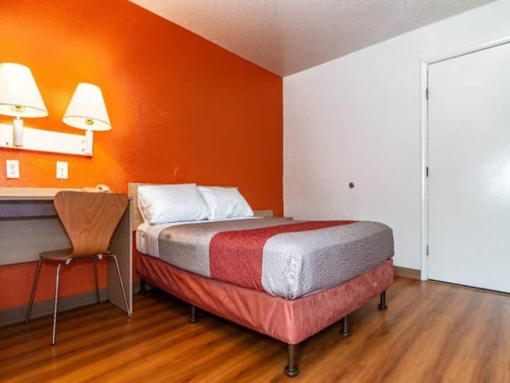 1 Lit Queen | Mini Réfrigérateur - Palm Springs, CA