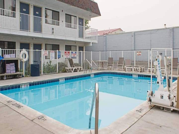 1 Lit Queen | Ada / Baignoire - Kalispell, MT