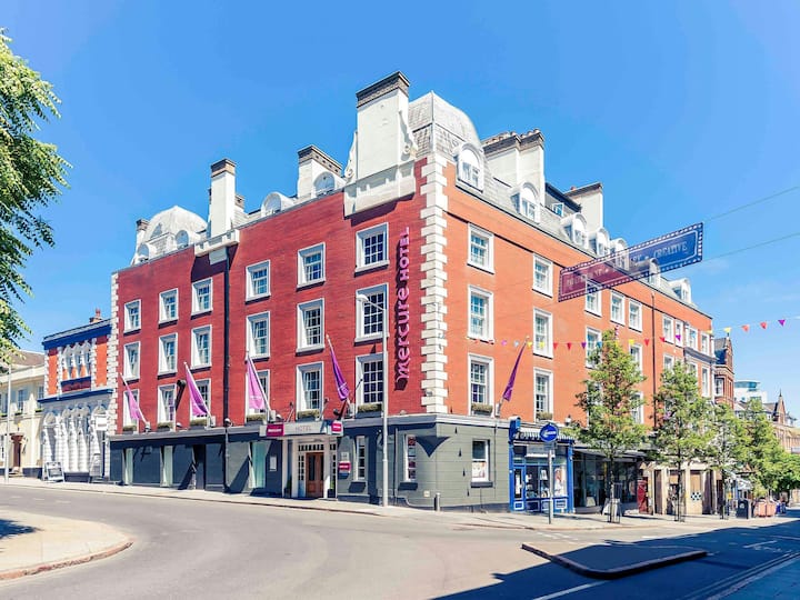 Lovely Twin In Heart Of Nottingham - 