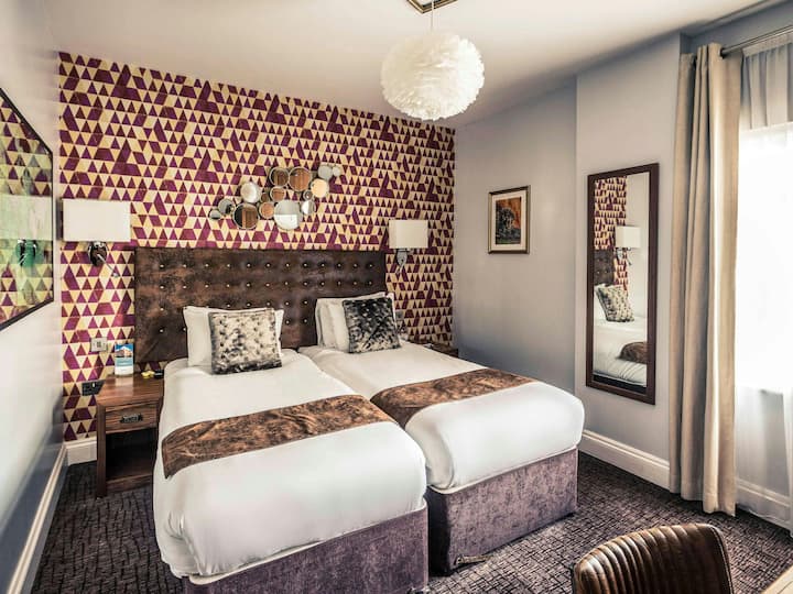 Lovely Twin In Heart Of Nottingham - ノッティンガム