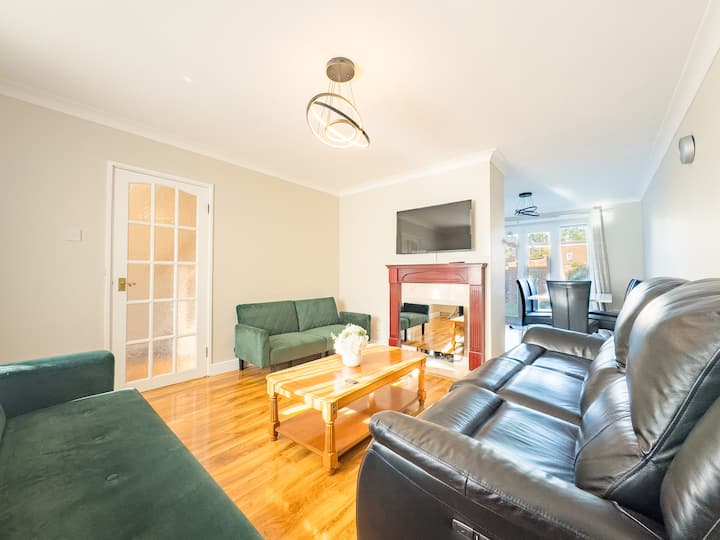 Braybrooke Bliss - 3 Bedroom House In Basildon - Basildon