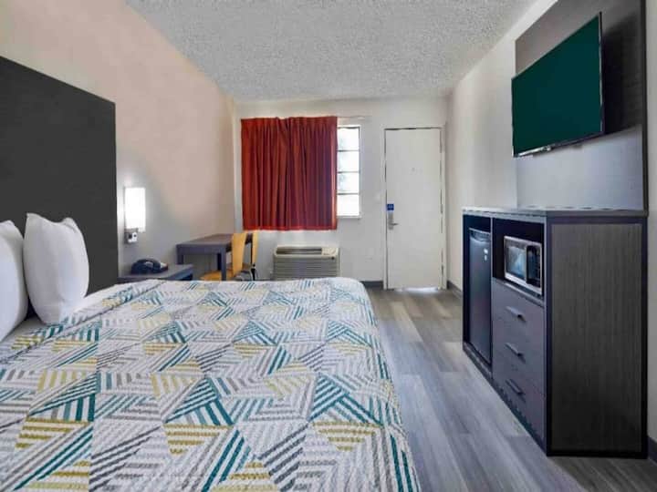 Motel 6 Lake Charles, La_1 King Bed | Ns - Lake Charles, LA