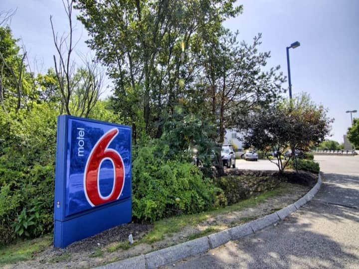 Ms6 | 1 F Lit | Ada Fridge - Portsmouth, NH
