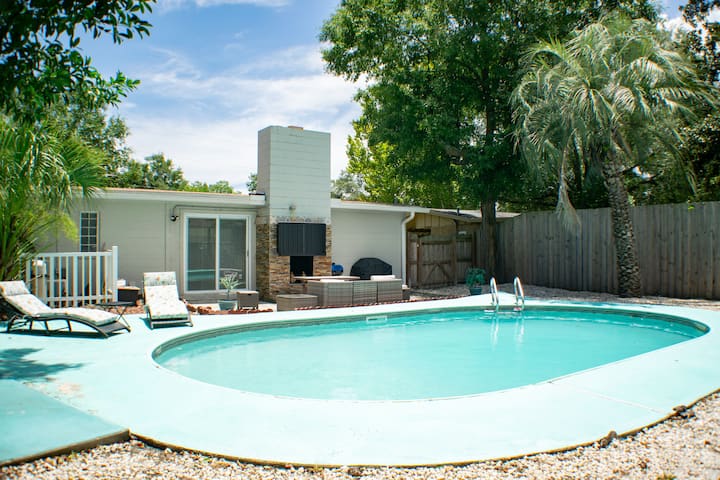 Cozy Holiday Retreat Near Jacksonville- Hot Tub - Jacksonville, FL