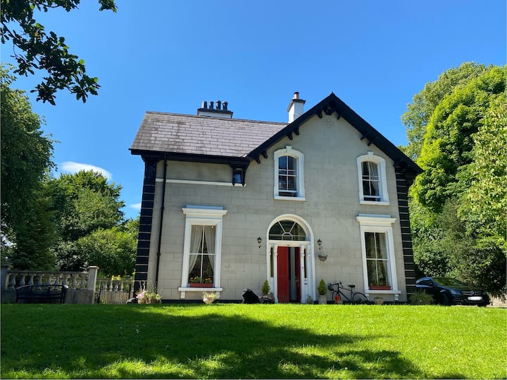 Fabulous 6 Bedroom Victorian Period House - Derry