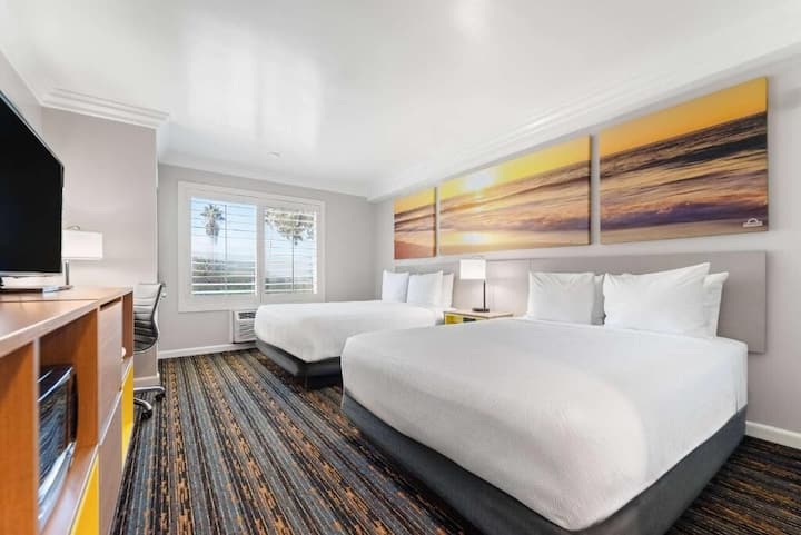 Days Inn Sd Hotel Circle | 2 Queen Premier | Pool - San Diego, CA