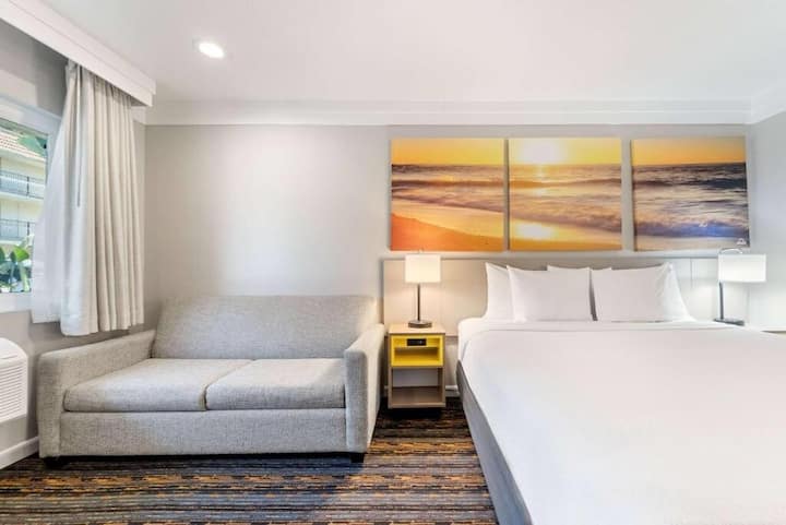 Convenient Base Near San Diego Zoo & Balboa Park - San Diego, CA
