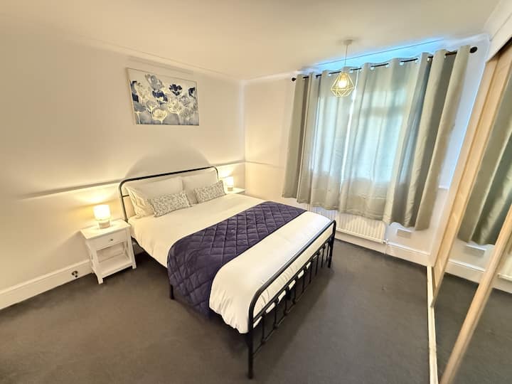 4 Bed House In Slough Near Legoland And Windsor - Slough