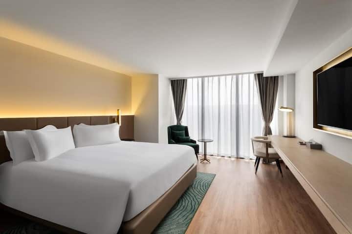 Dolce Hollywood | King Bed W/ Juliet Door | Beach - Davie, FL