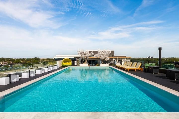 King Bed | Dolce Hollywood | Pool & Free Shuttle - Hollywood, FL