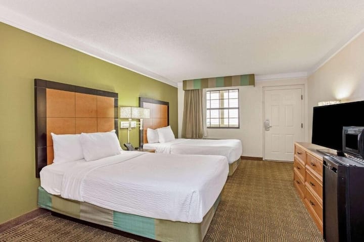 Relax In A Pet-friendly Room Near Theme Parks! - Orlando, FL