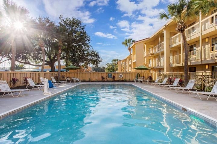 2 Family-friendly Rooms Near Parks & Attractions - Orlando