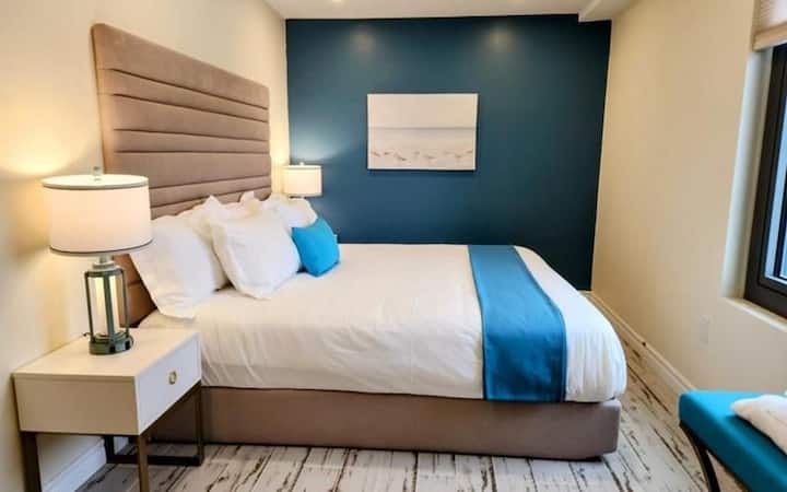 1 Bedroom Suite + Den (Fourth Floor) - Sauble Beach