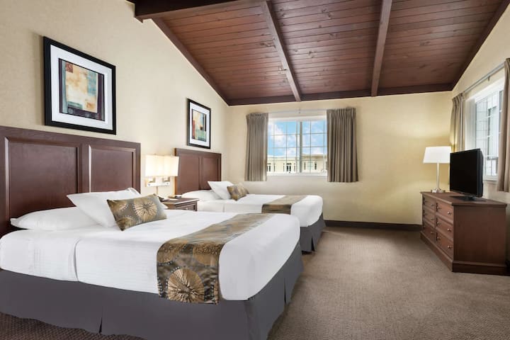 Pet-friendly Stay L Travelodge Sf L 2 Queen Beds - San Francisco, CA