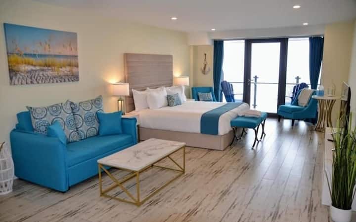 Deluxe King Suite (Fourth Floor) - Sauble Beach