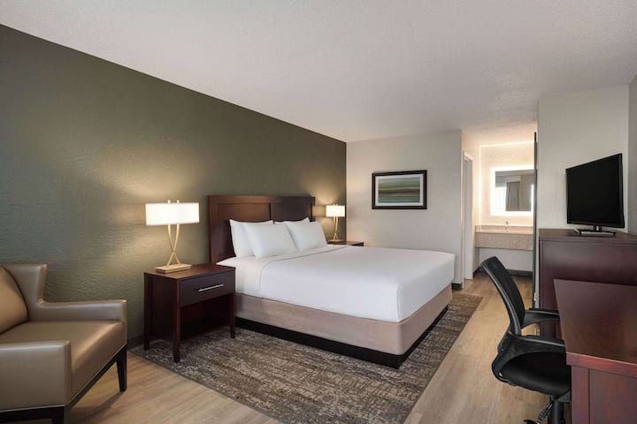 Pet-friendly Stay W/ Free Bfast + Shuttle Service - ウィンダミア, FL