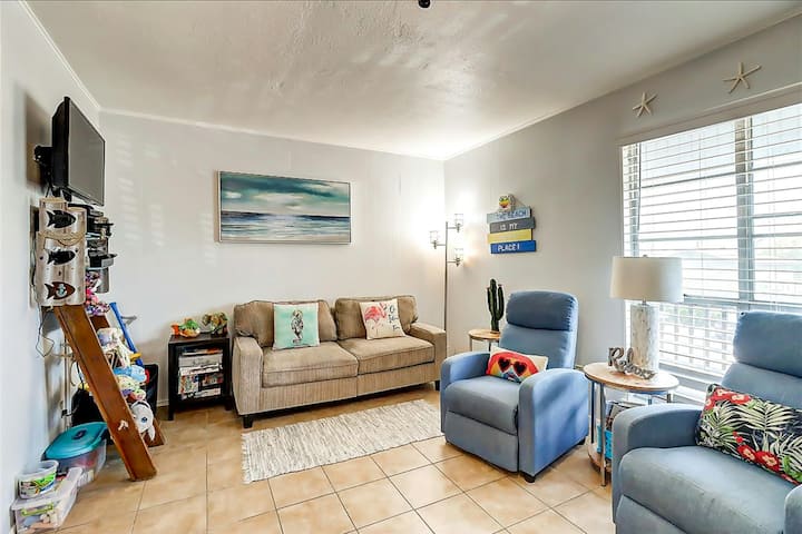 1 Br Condo Equipped W Beach Gear - Steps To Sand - Port Aransas, TX