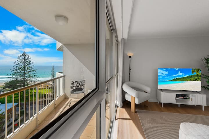 Beachside Renovated 2br Unit *Parking/pool/tennis - Gold Coast
