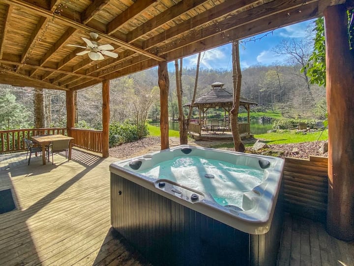 Lakeside Cabin - 2 Fireplaces-hot Tub~sauna~games - North Carolina