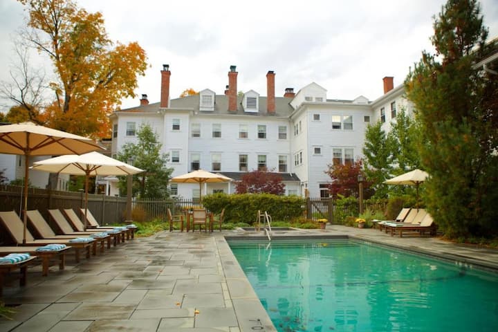 Steps To Rockwell Museum + Pool. Restaurant & Spa - The Berkshires, MA