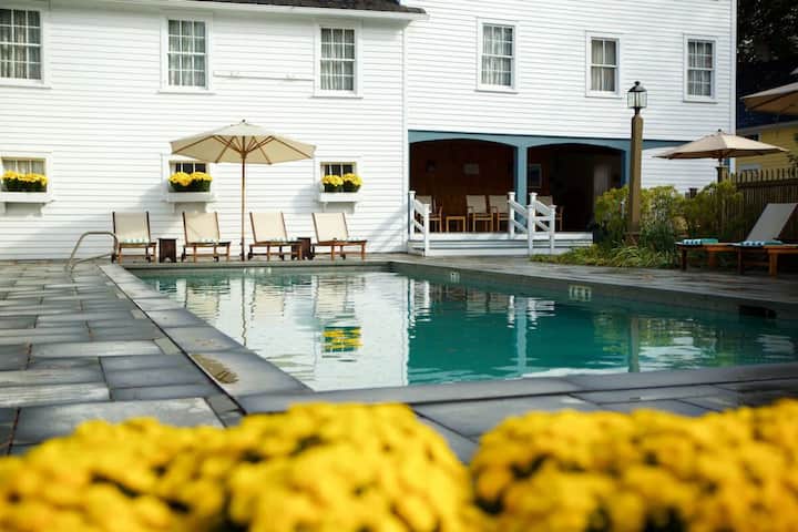 Walk To Local Museums | Bikes. Porch & Pool Access - The Berkshires, MA