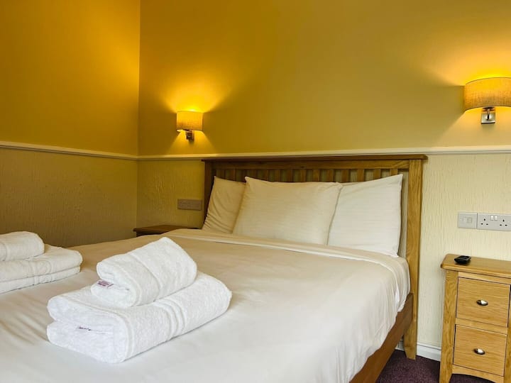 Salle Familiale Standard Pour 4 - Corby