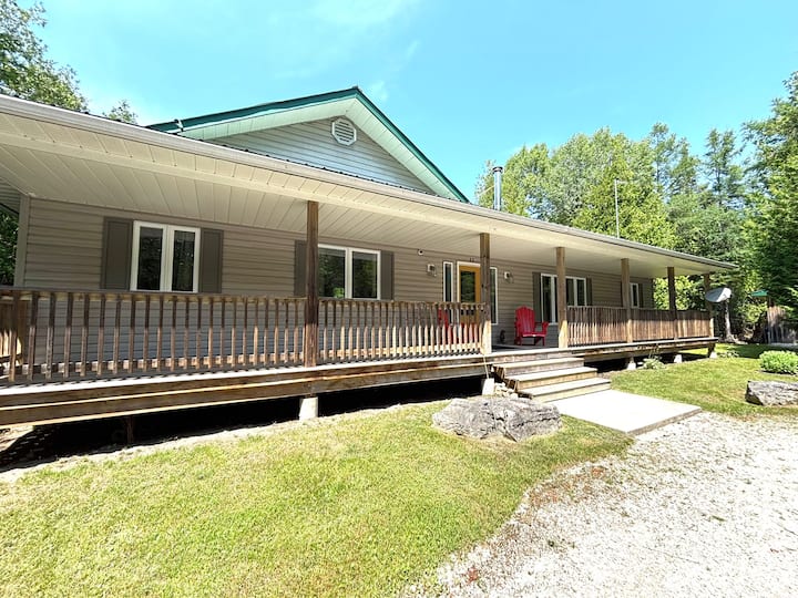 Stylish Cottage Near Lake Huron With Hot Tub - Bruce Peninsula