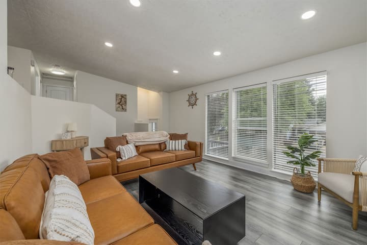 Family Game House With A Hot Tub - 코어 드얼린