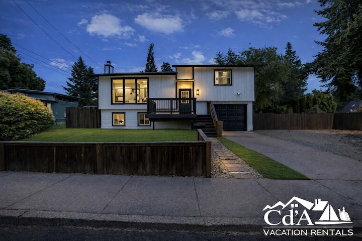 Family Fun House In Cda With Hot Tub & Arcade Game - Coeur d'Alene, ID