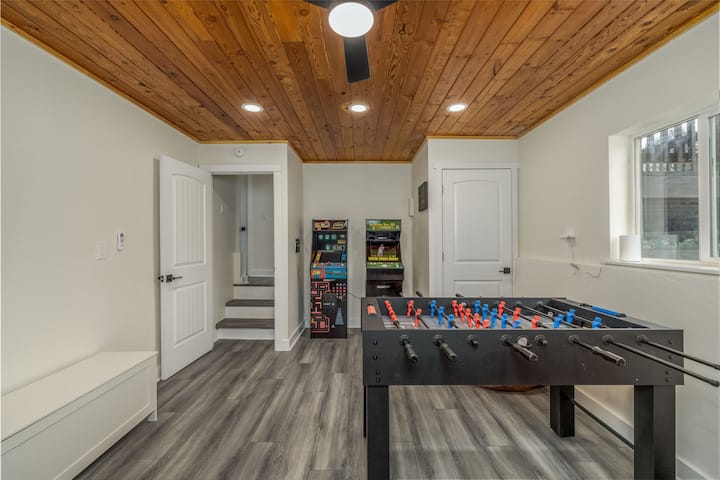 Cda Family Fun: Hot Tub, Game Room & Pets Ok! - Coeur d'Alene, ID