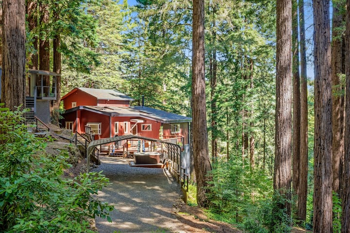 Everwood ~ Modern, Stylish Home W/hot Tub - Guerneville, CA