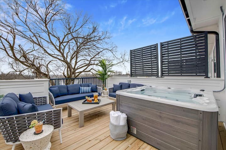 Modern Southern Townhomes | Private Hot Tub - Nashville, TN